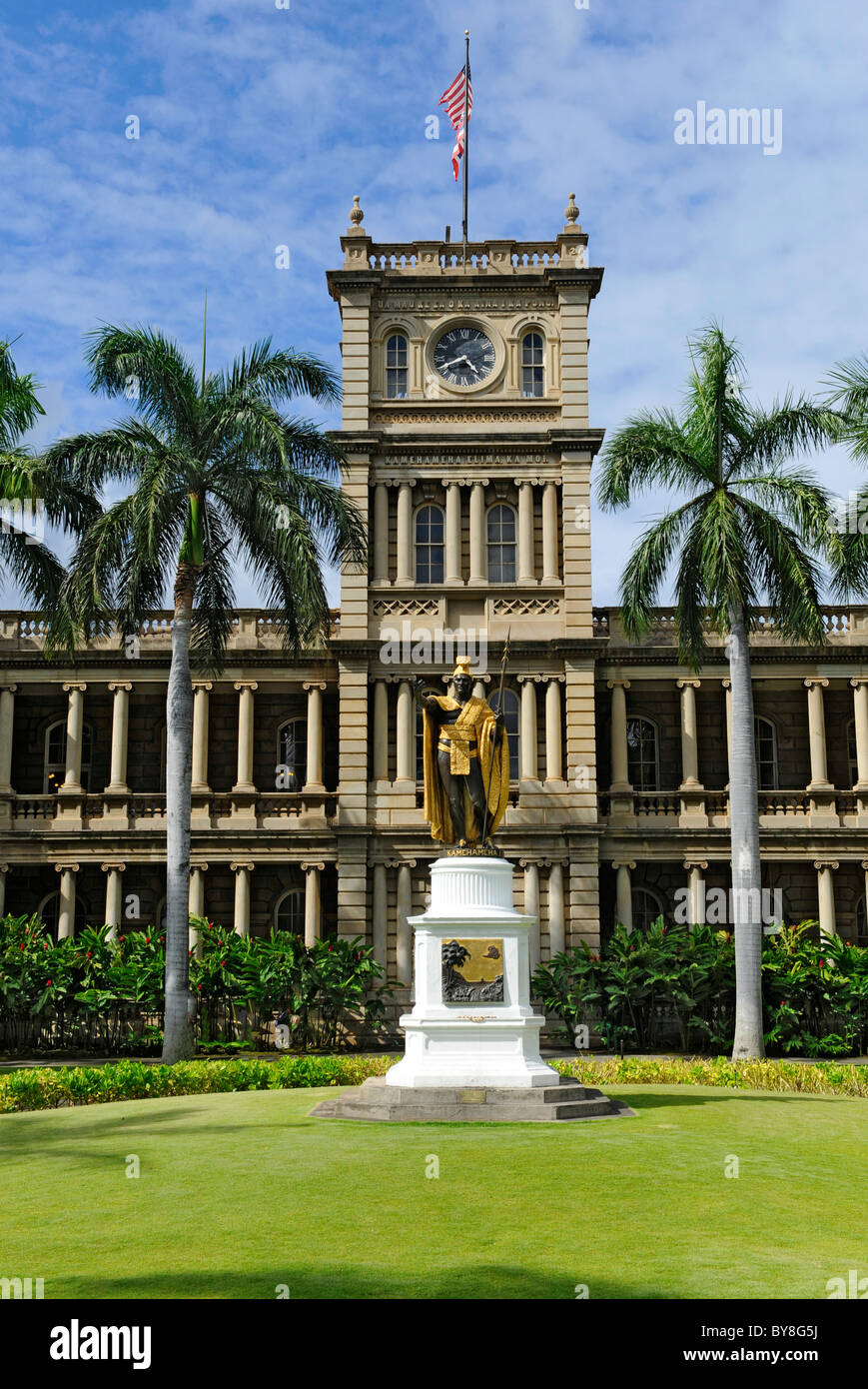 Statue of King Kamehameha and State Judicial Building Aliiolani Hale ...