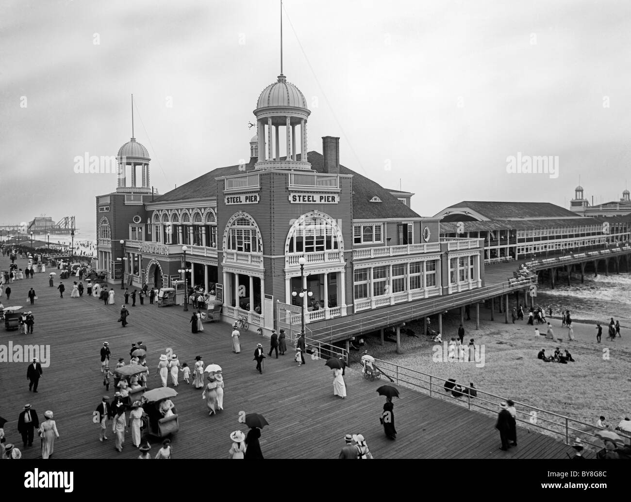 Steel pier vintage atlantic city Black and White Stock Photos & Images ...