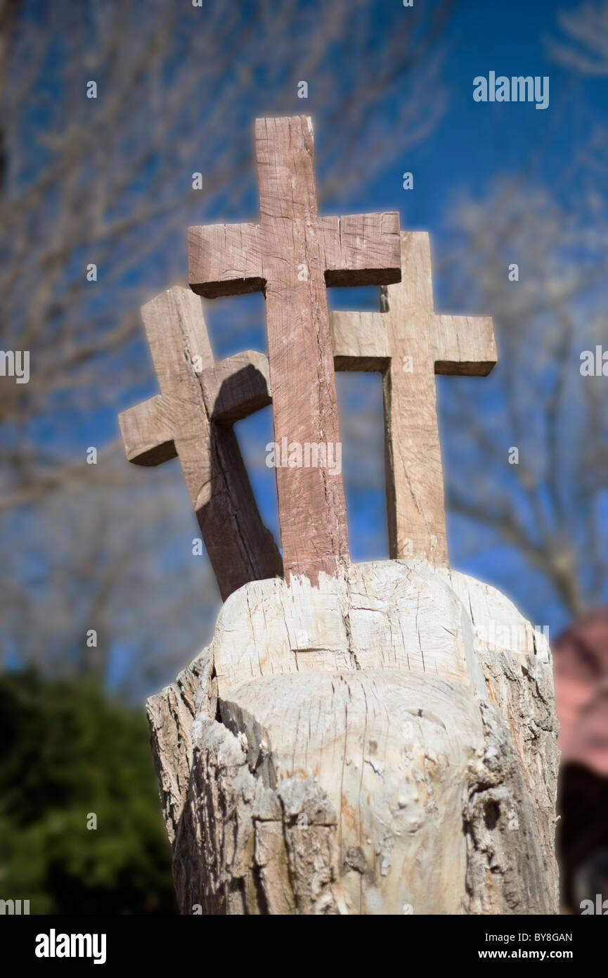 Carved tree cross hi-res stock photography and images - Alamy