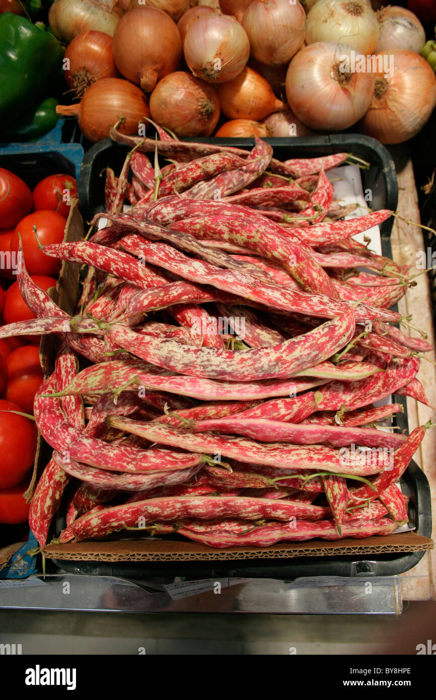 Mediterranean market stall Stock Photo - Alamy