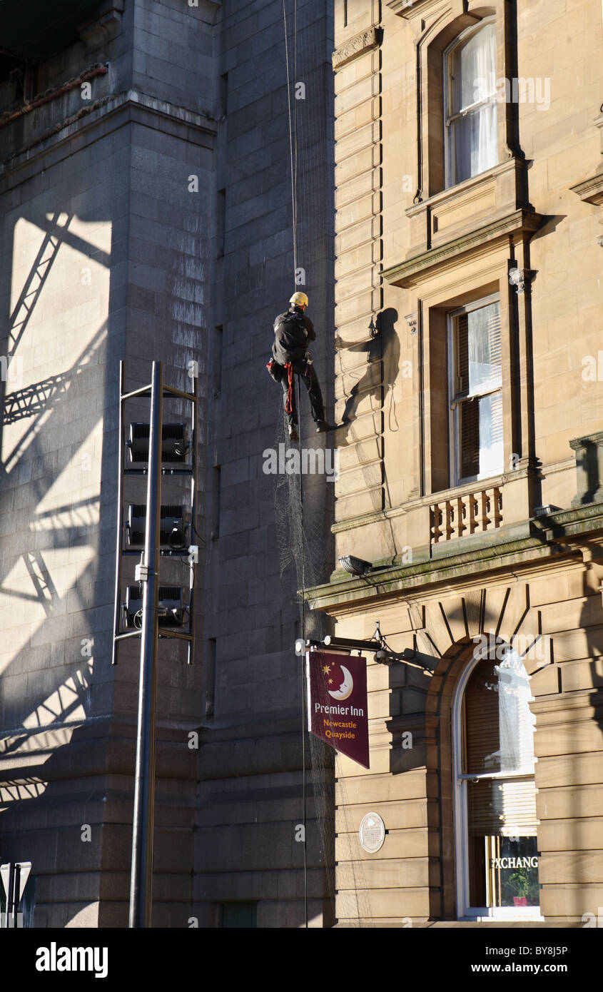 Workmen carry out maintenance hi-res stock photography and images - Alamy