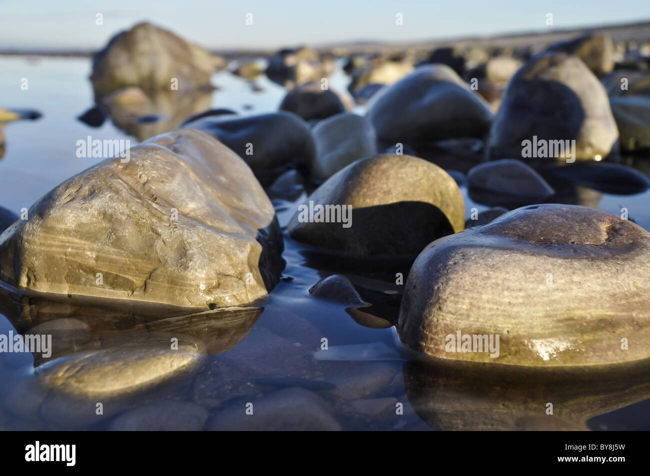 Pebbles rock pool beach hi-res stock photography and images - Alamy