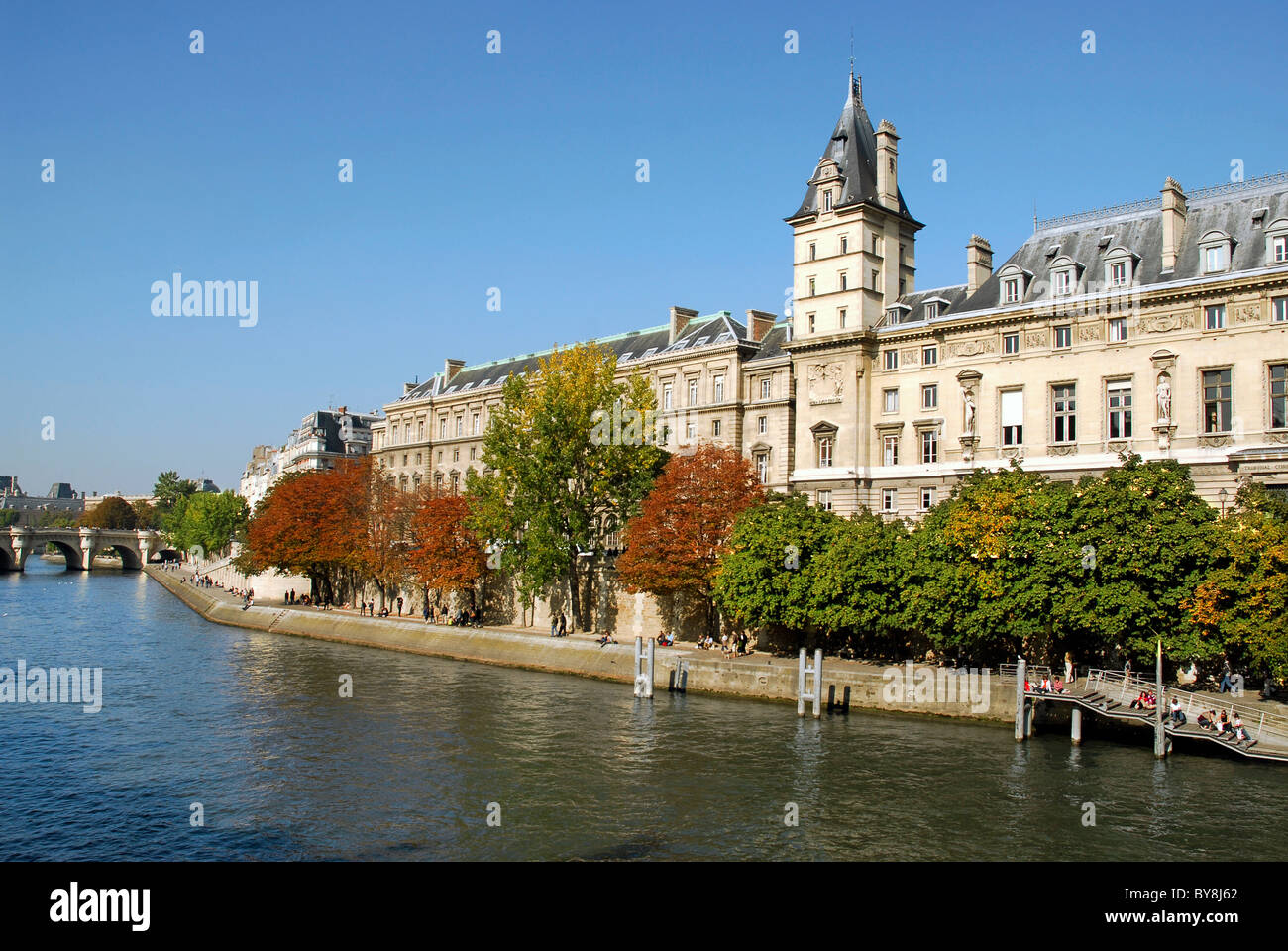 Autumn paris seine trees hi-res stock photography and images - Alamy