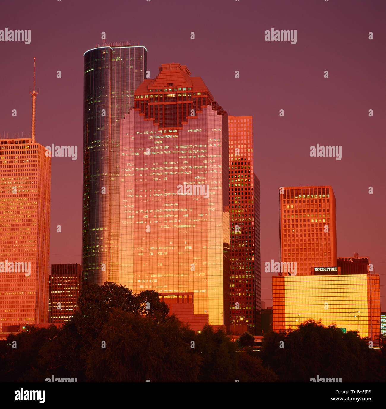 Houston texas downtown skyline red hi-res stock photography and images ...