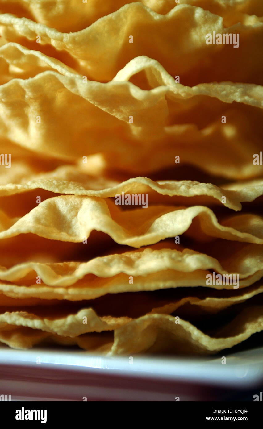 Snack poppadoms hi-res stock photography and images - Alamy