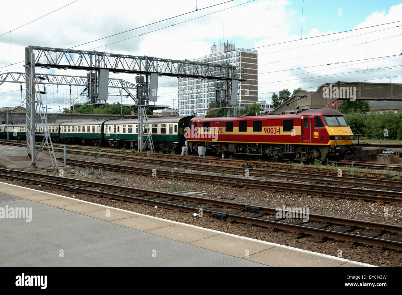 Class 90 electric locomotive hi-res stock photography and images - Alamy