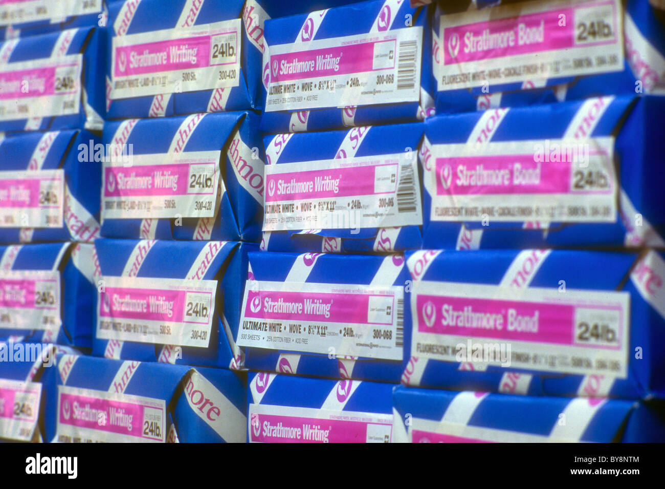 Printer paper reams hi-res stock photography and images - Alamy