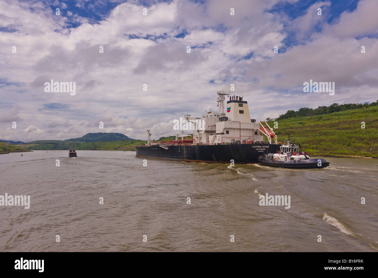 PANAMA - Ship and tugboat on the Panama Canal Stock Photo - Alamy