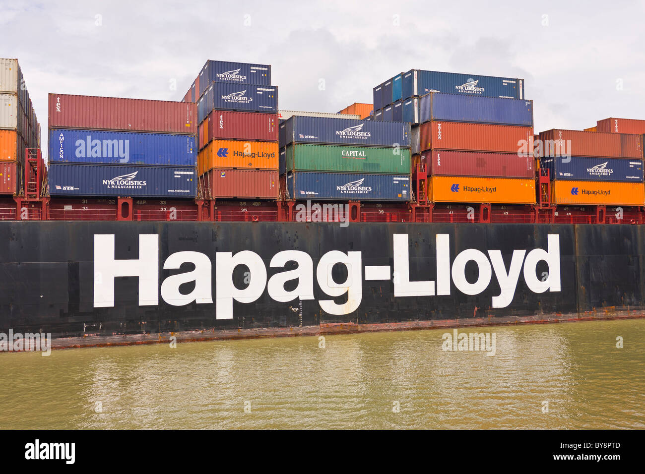 Hapag lloyd shipping containers hi-res stock photography and images - Alamy