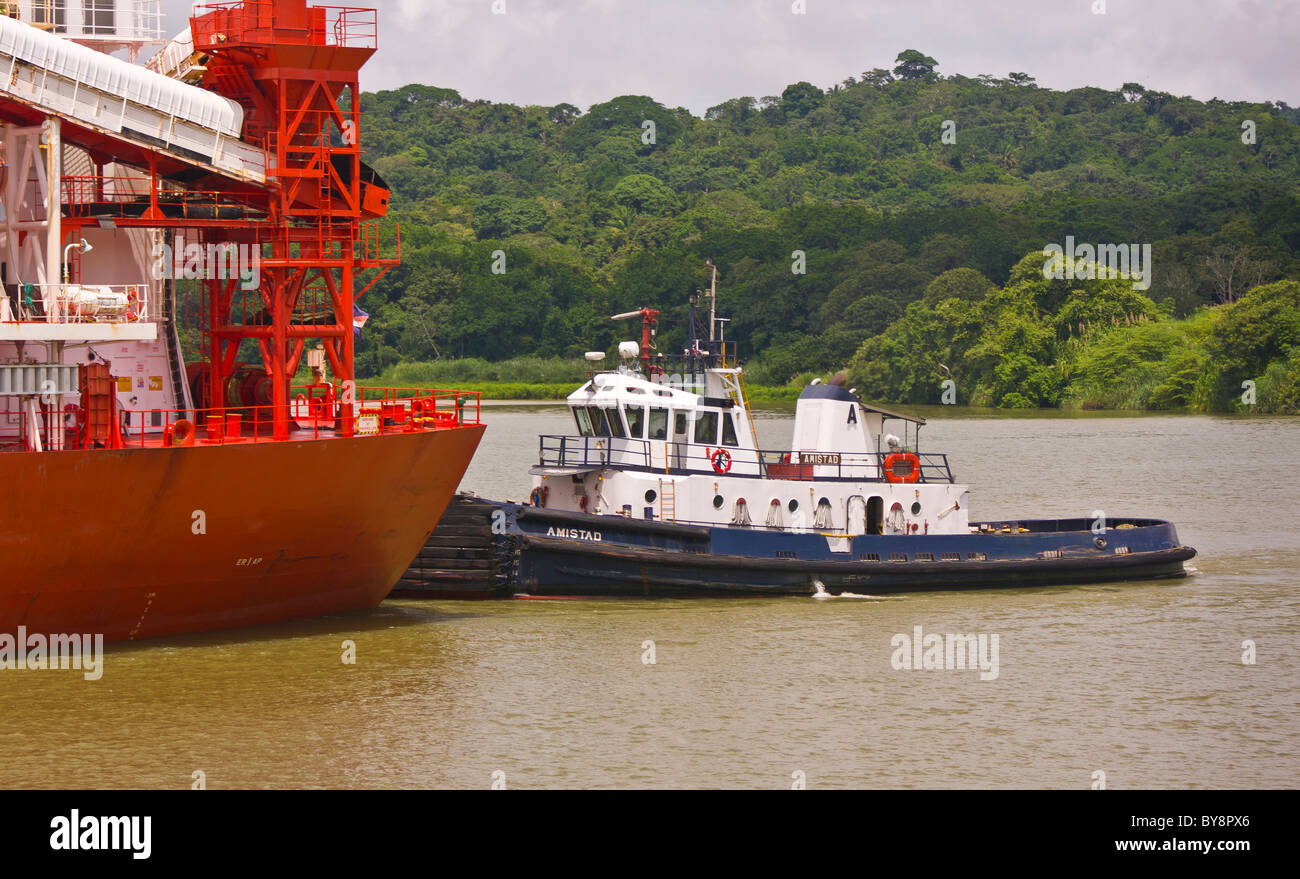 Tugboat pushing ship hi-res stock photography and images - Alamy