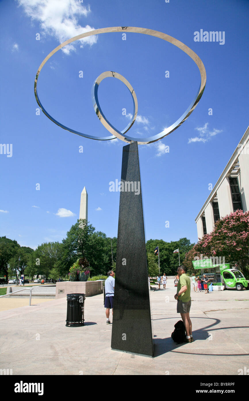 Statue out side The National Museum of American History Stock Photo - Alamy