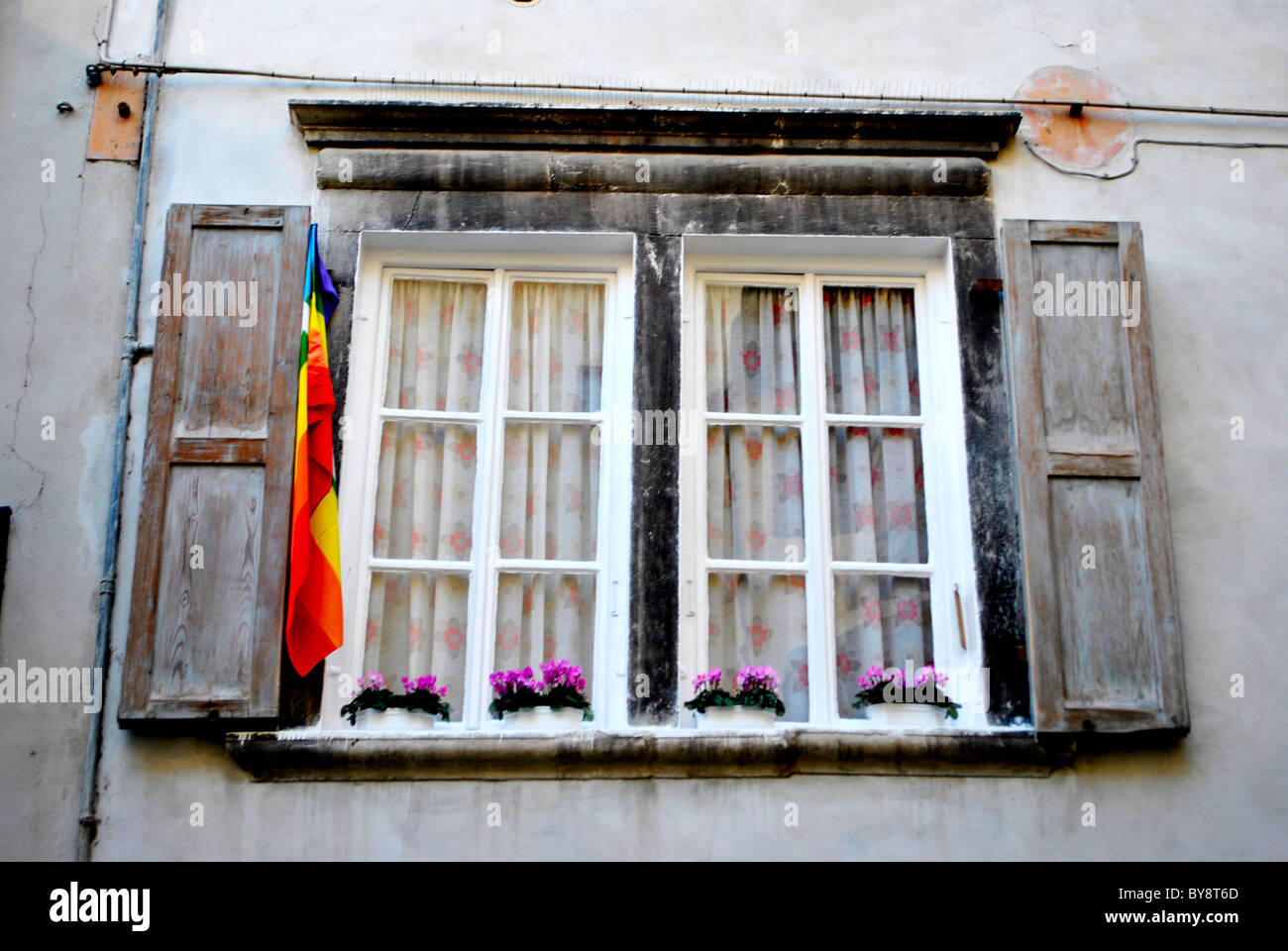 windows classic Italian architecture in the historic center Stock Photo ...