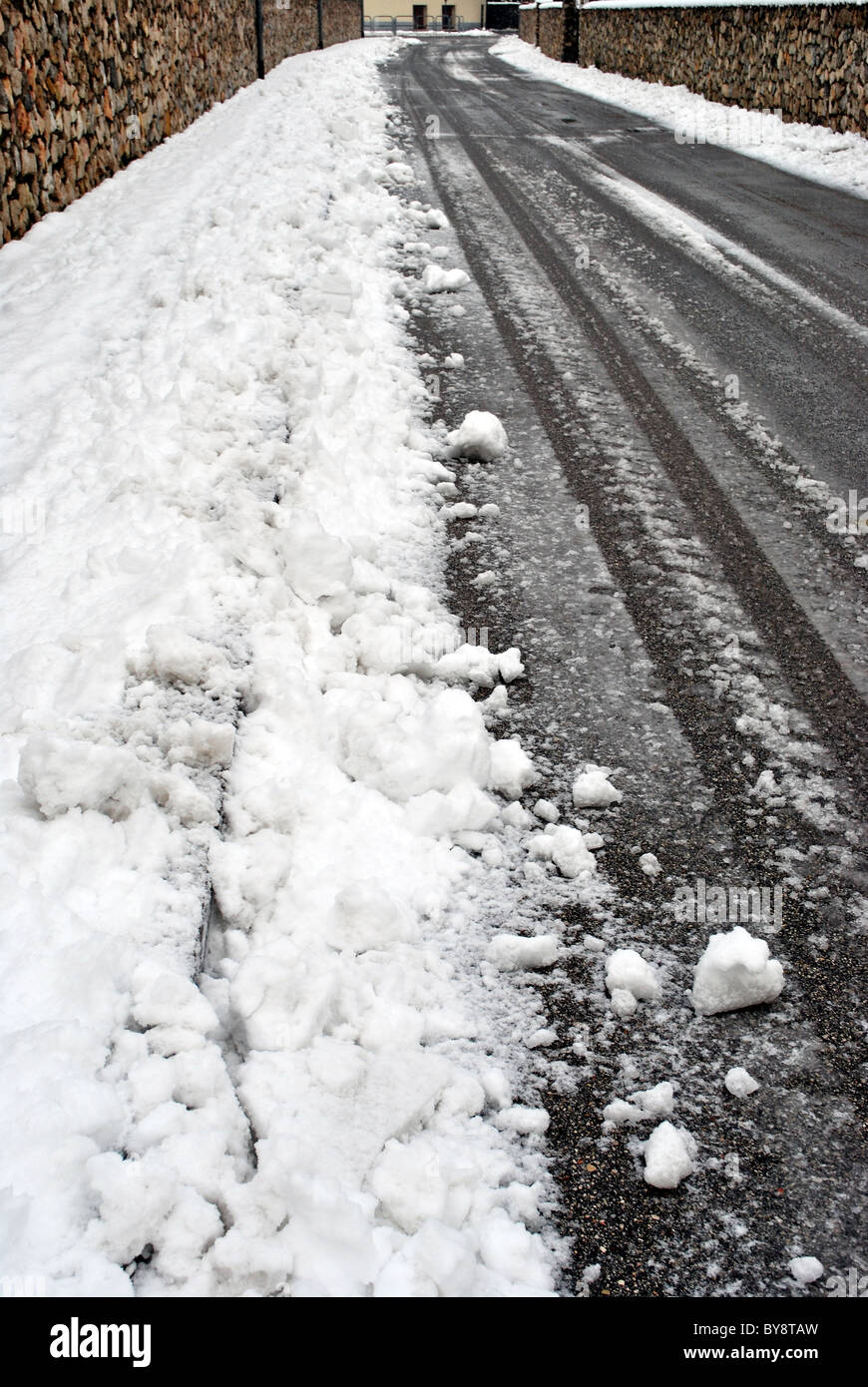 snowy city street Stock Photo - Alamy