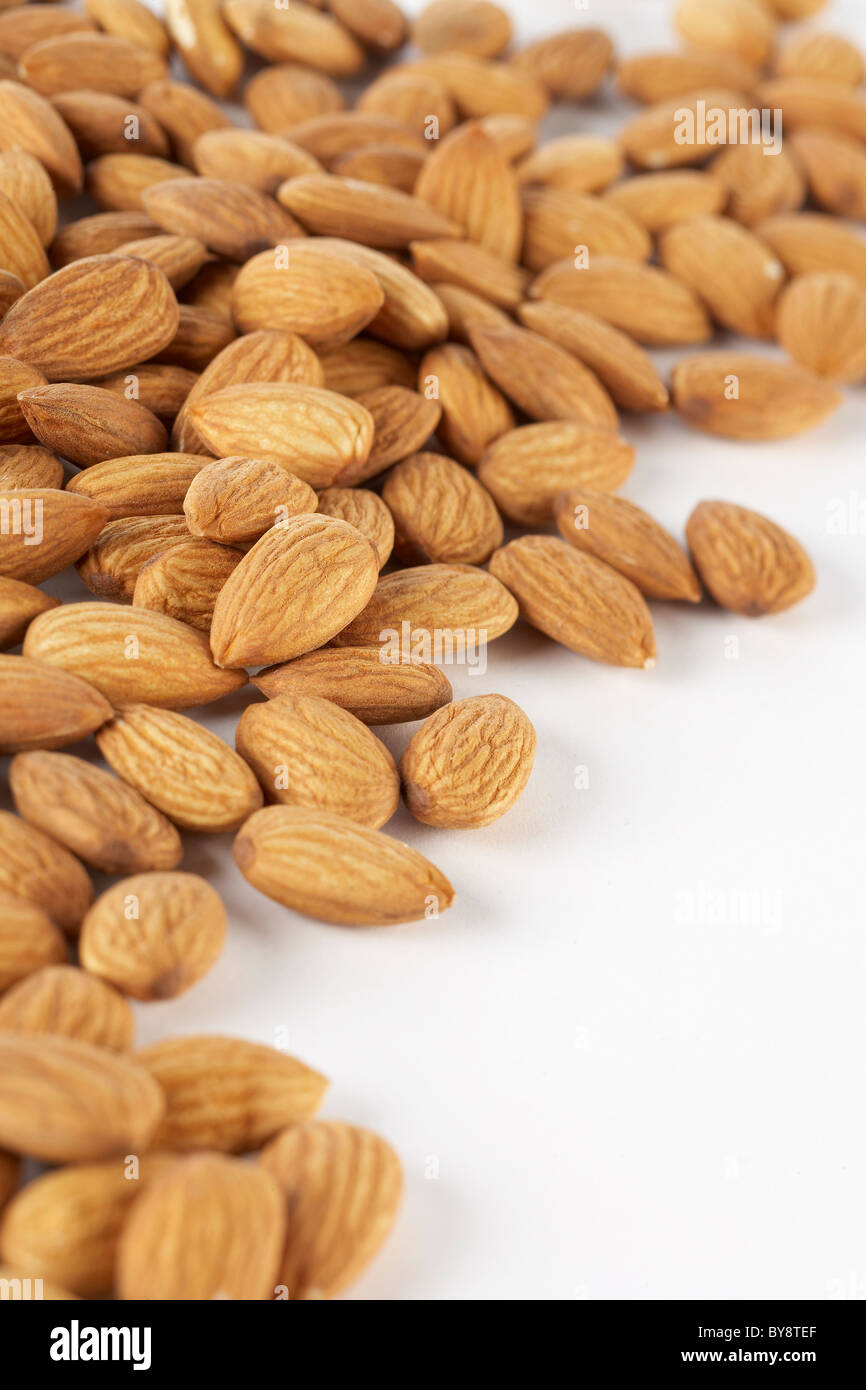 Almonds with skin hi-res stock photography and images - Alamy