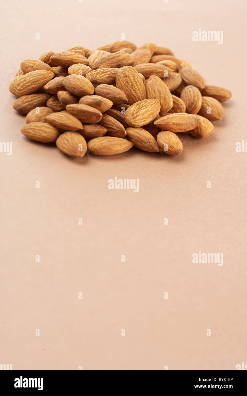 Almonds with and without skin hi-res stock photography and images - Alamy