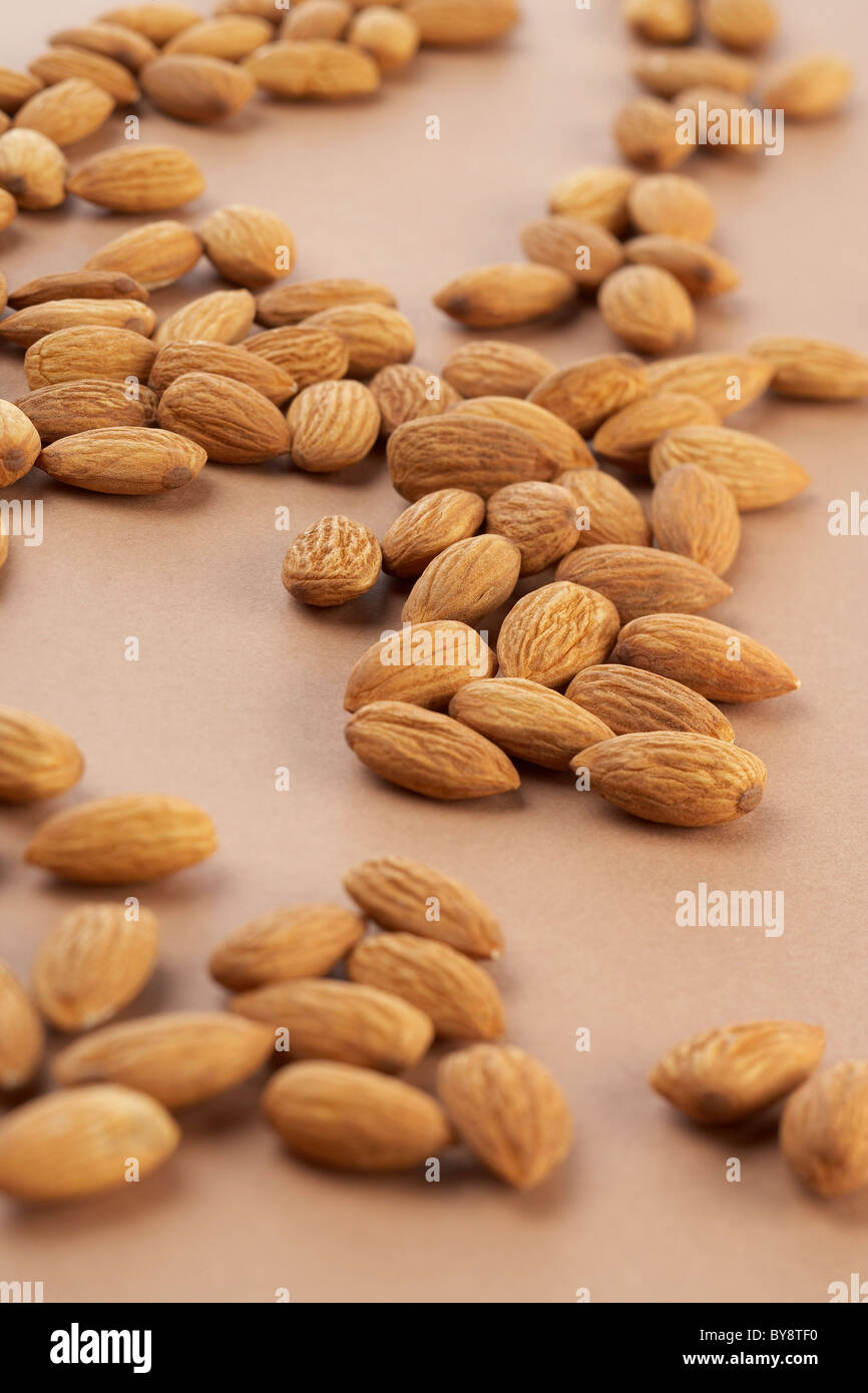 Almonds with skin hi-res stock photography and images - Alamy