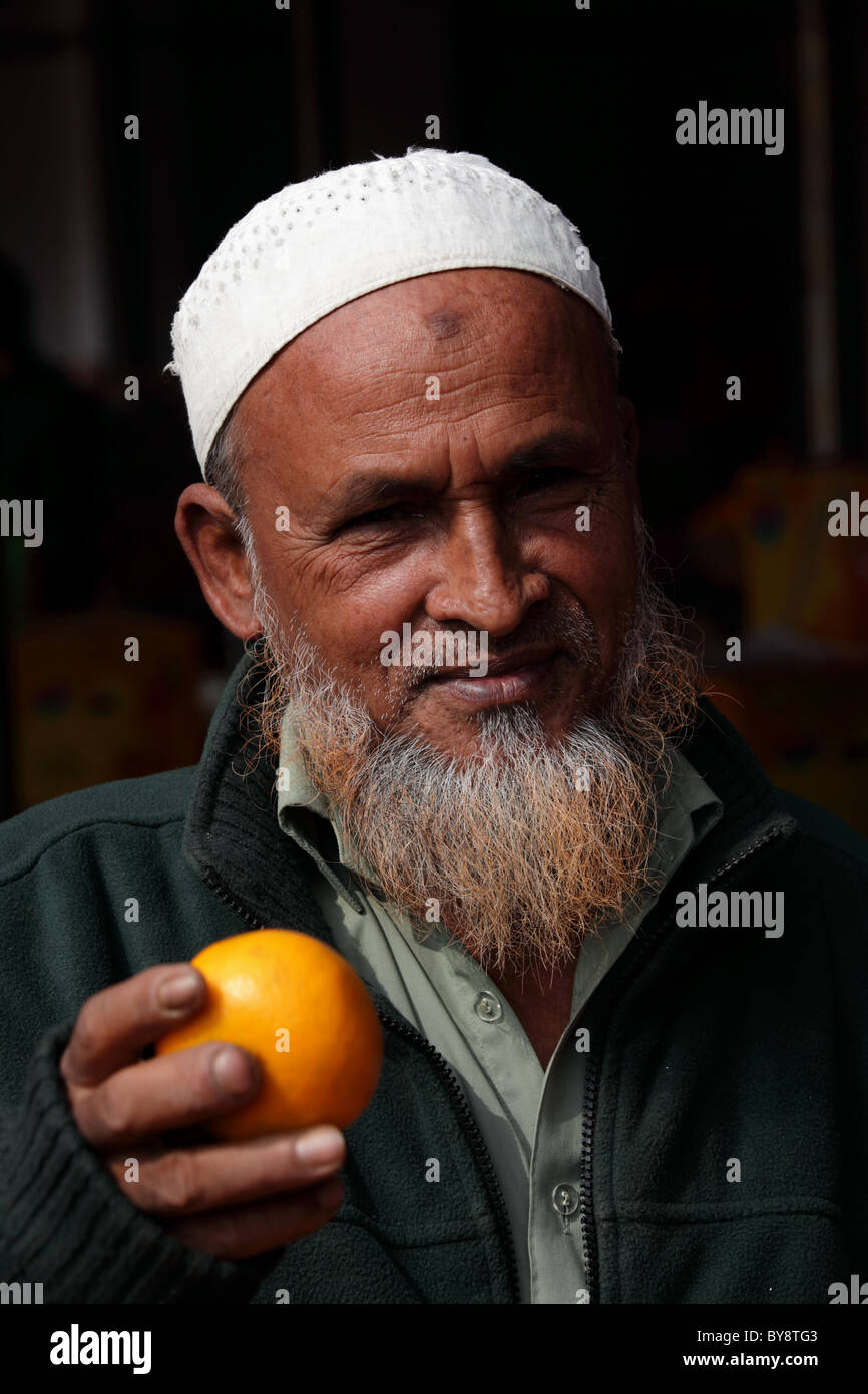 Man selling oranges in Dhaka Bangladesh Stock Photo - Alamy