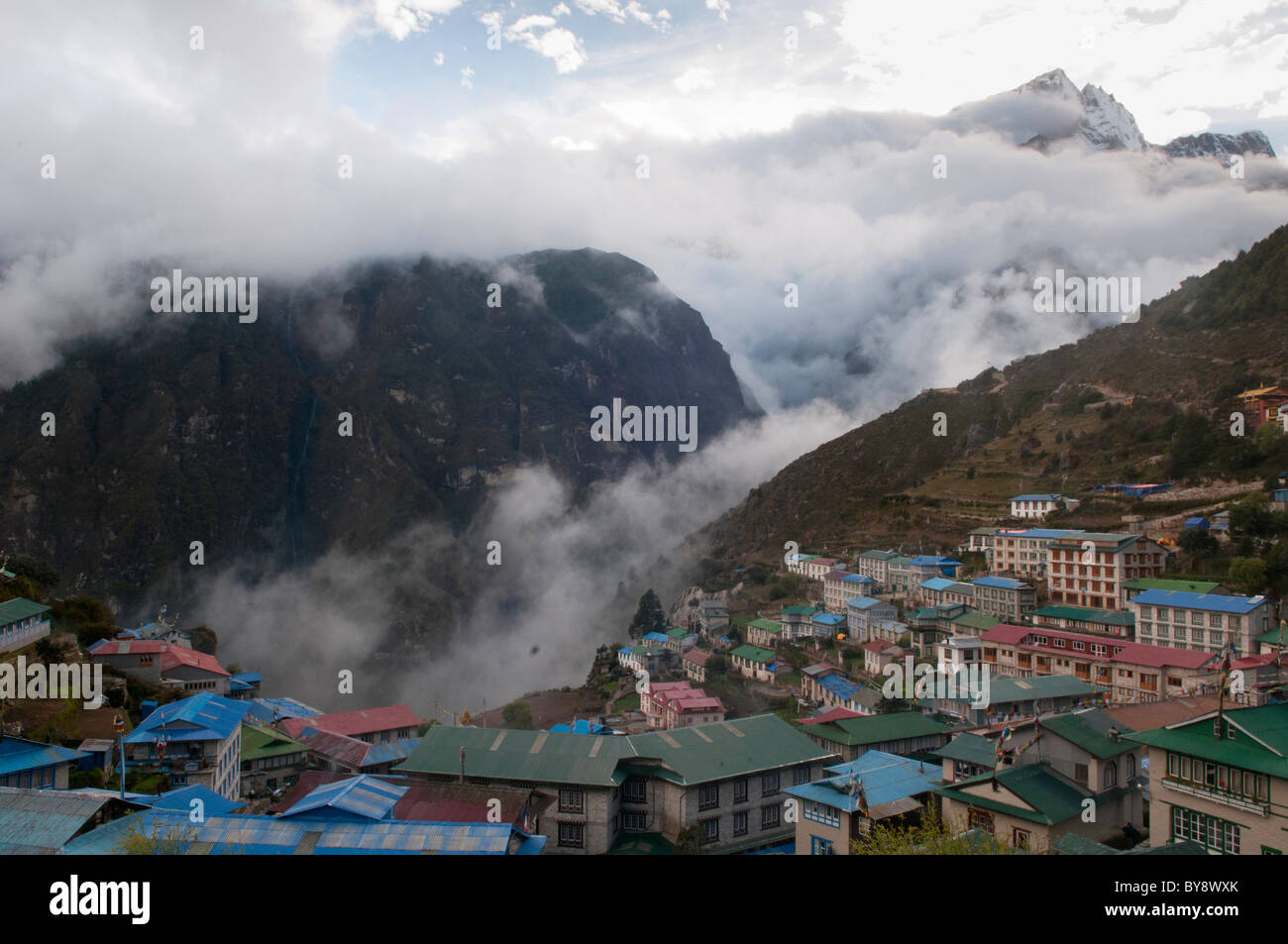 Bazaar himalayan namche hi-res stock photography and images - Alamy