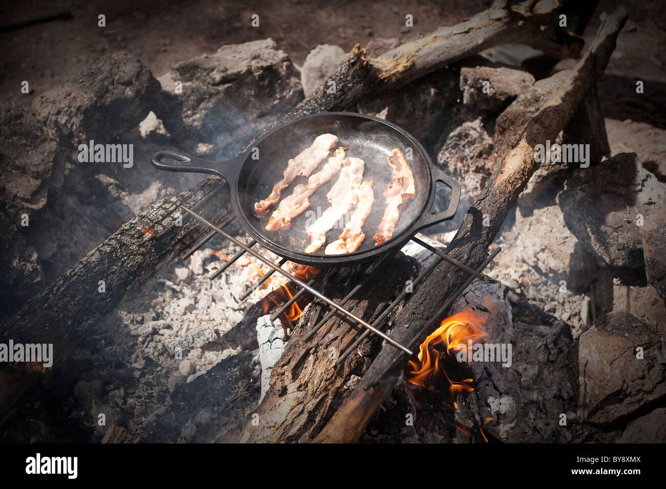 Cast iron open fire cooking hi-res stock photography and images - Alamy