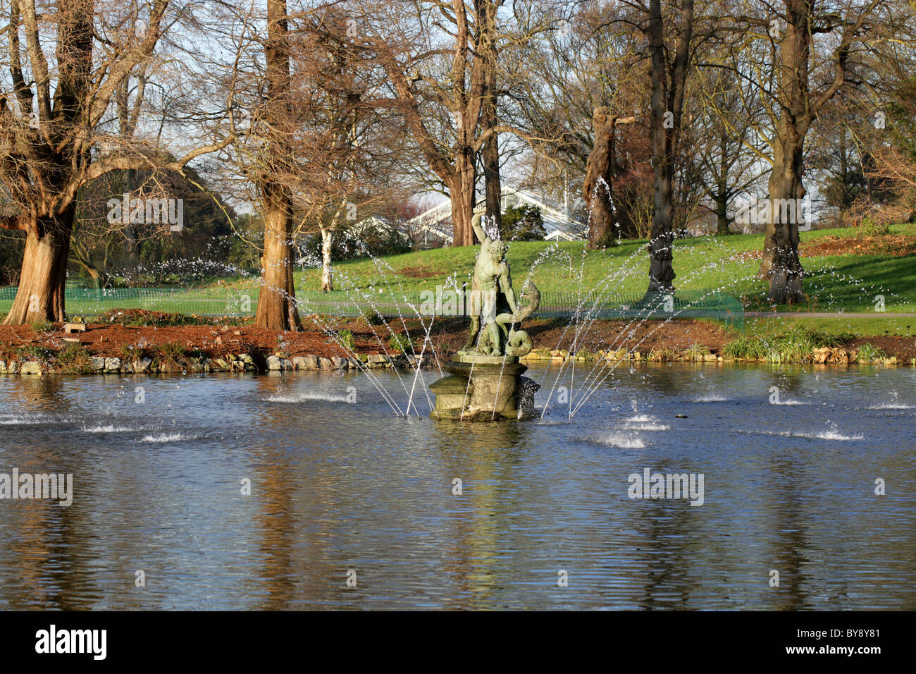 Fountain and Statue of Hercules Wrestling the Serpent River-god ...