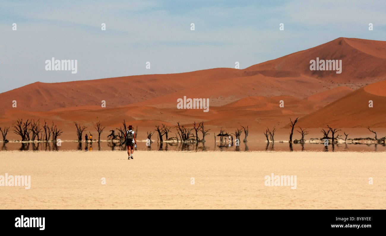 Lady walker in Dead Vlei Stock Photo - Alamy