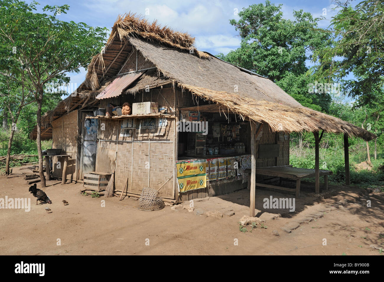 Traditional balinese roadside shop Stock Photo - Alamy