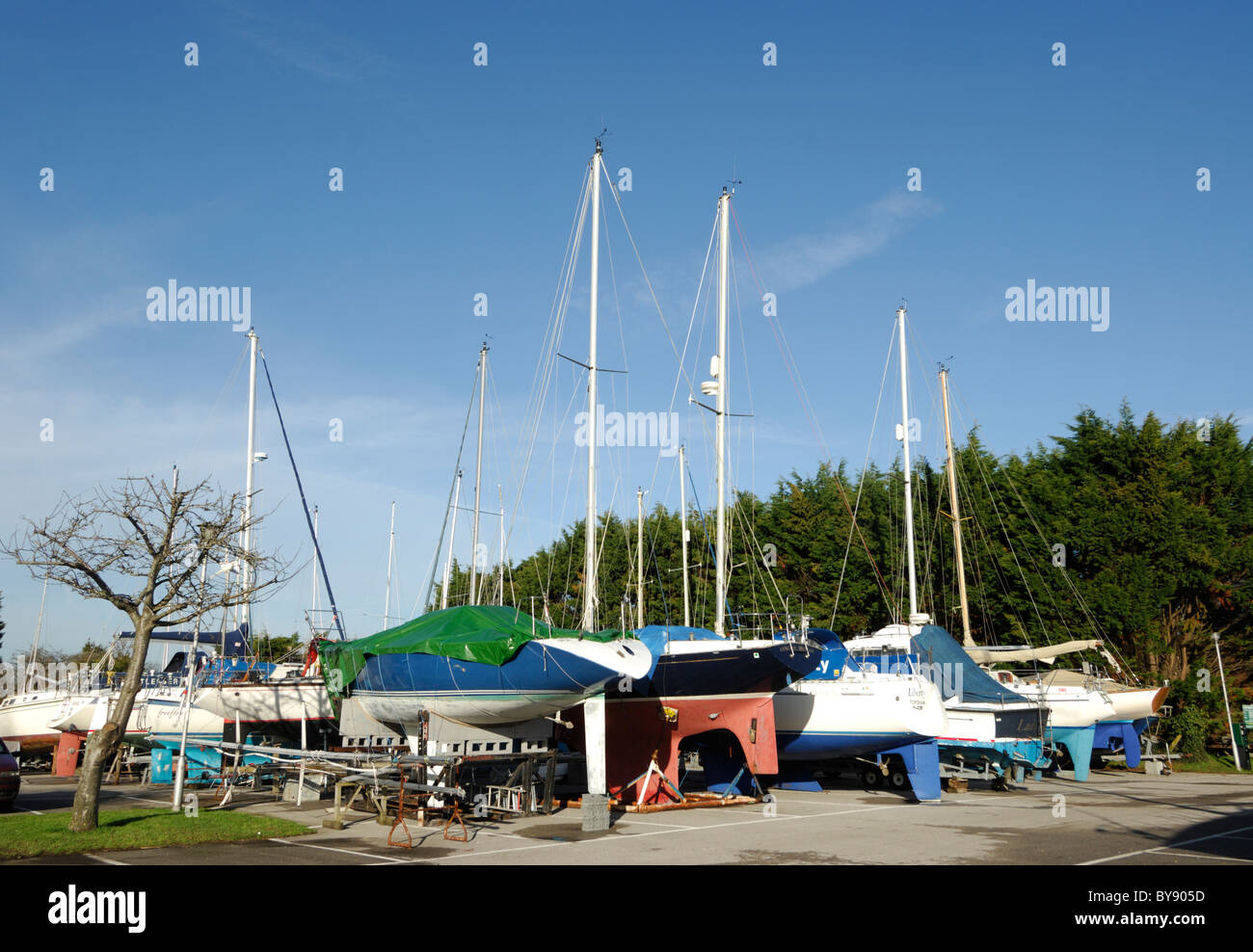 Dock for boats hi-res stock photography and images - Alamy