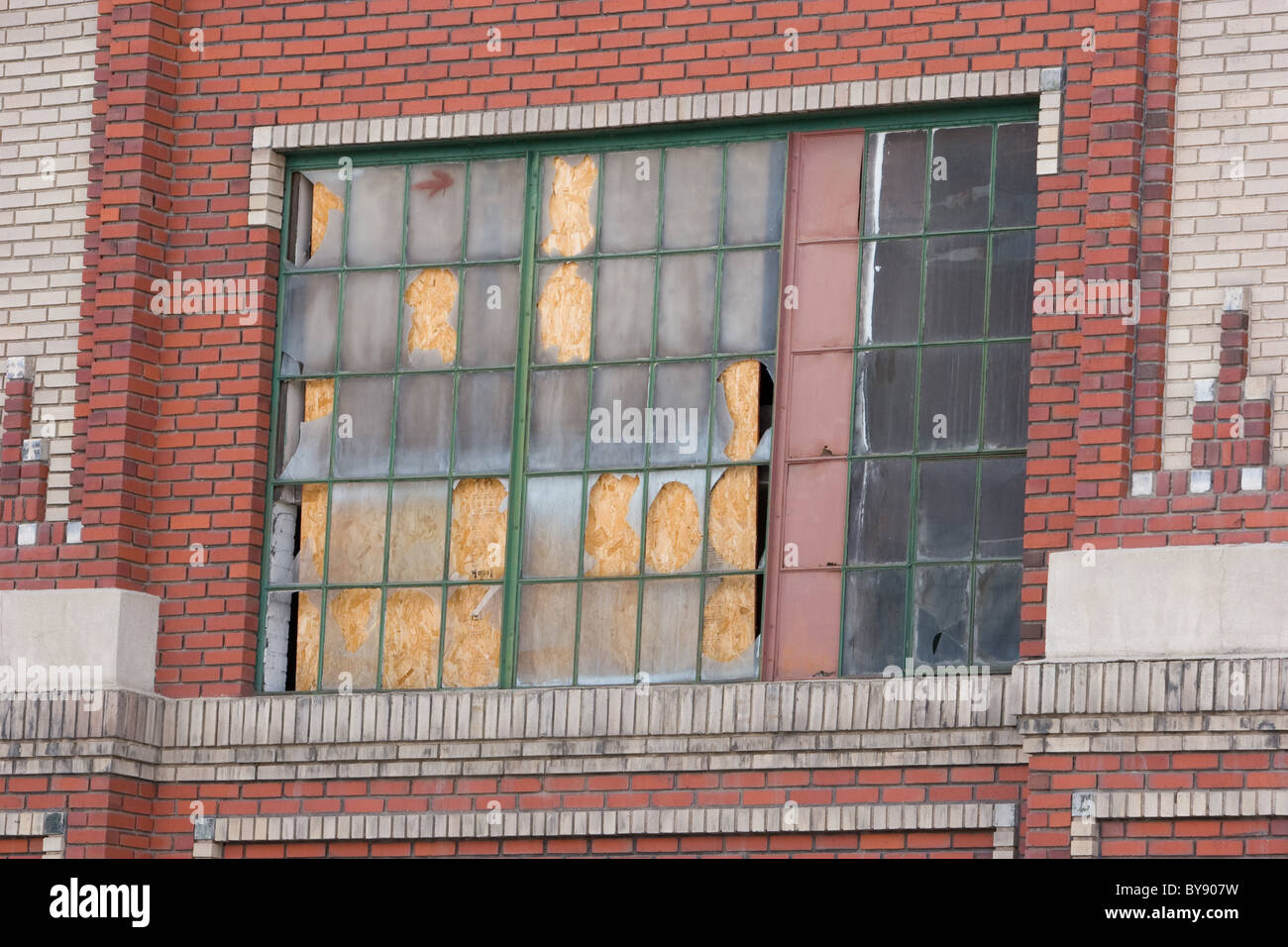 Broken windows hi-res stock photography and images - Alamy
