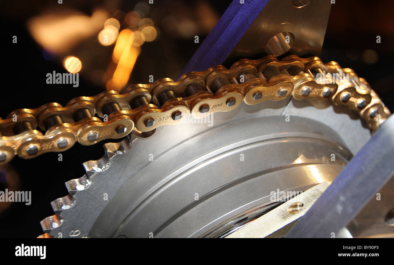 Chain drive cog hi-res stock photography and images - Alamy