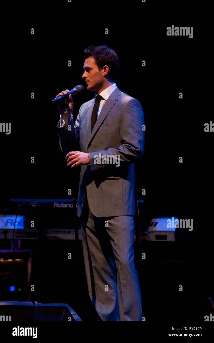 Male opera singer performing hi-res stock photography and images - Alamy