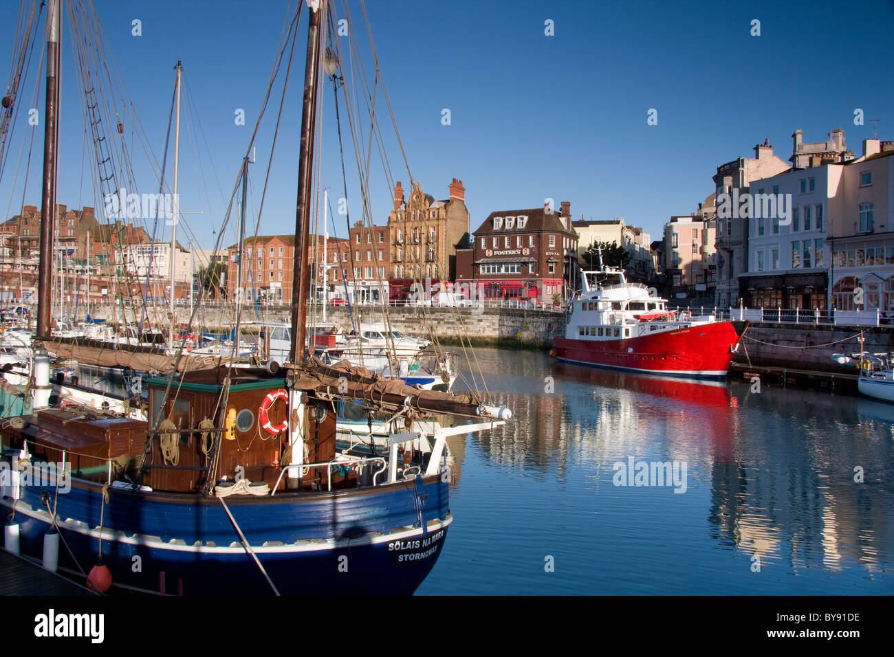 Boats in harbour ramsgate hi-res stock photography and images - Alamy