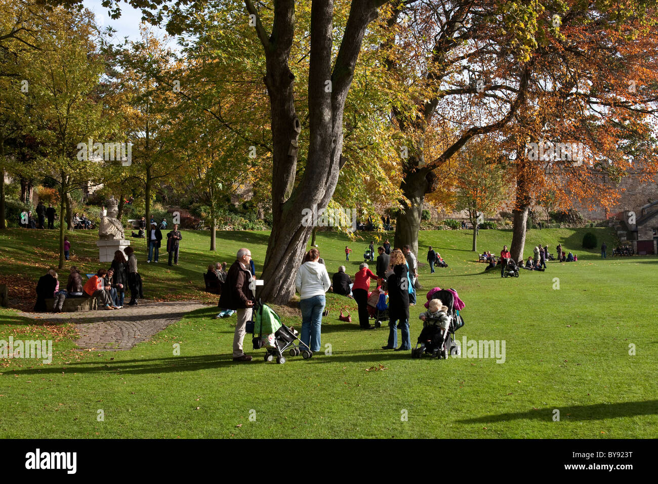 Lincoln castle grounds hi-res stock photography and images - Alamy