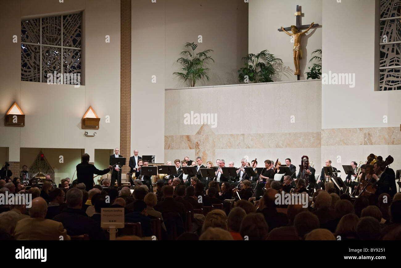 Striking Symphony Orchestra Musicians Play Concert Stock Photo - Alamy