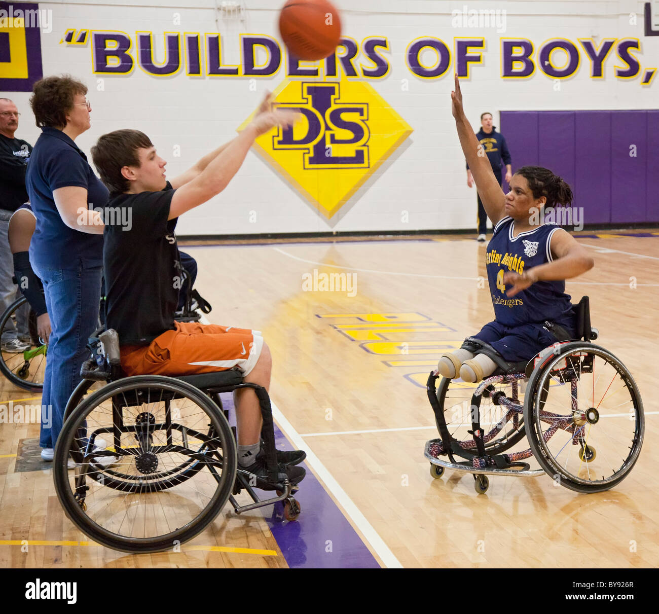 Disabled girl basketball hi-res stock photography and images - Alamy