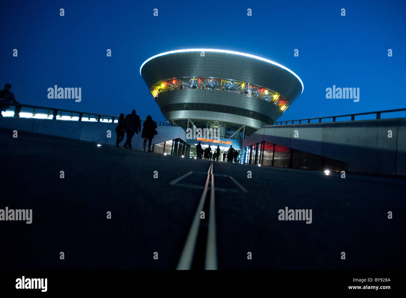 Porsche center hi-res stock photography and images - Alamy