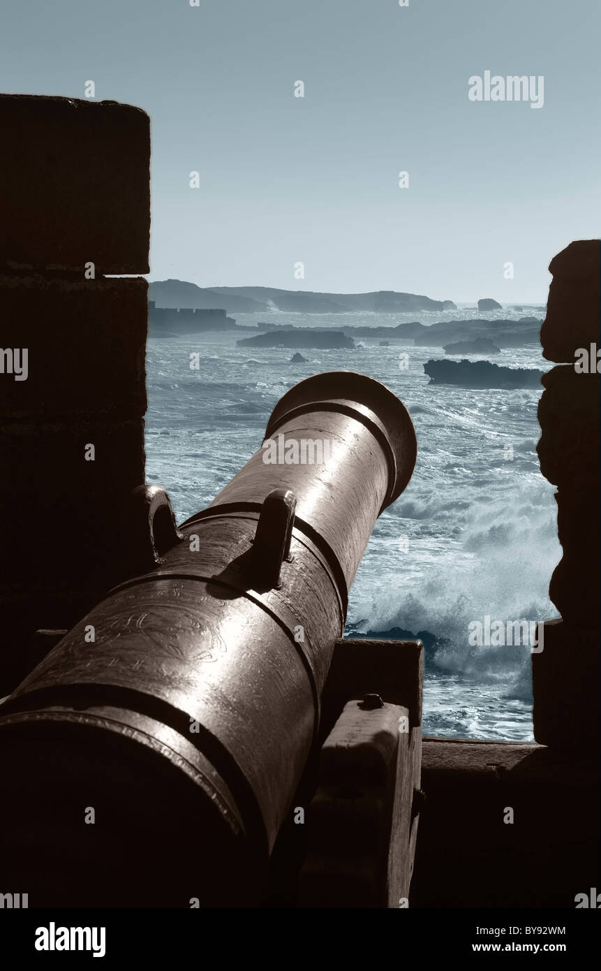Facing cannon hi-res stock photography and images - Alamy