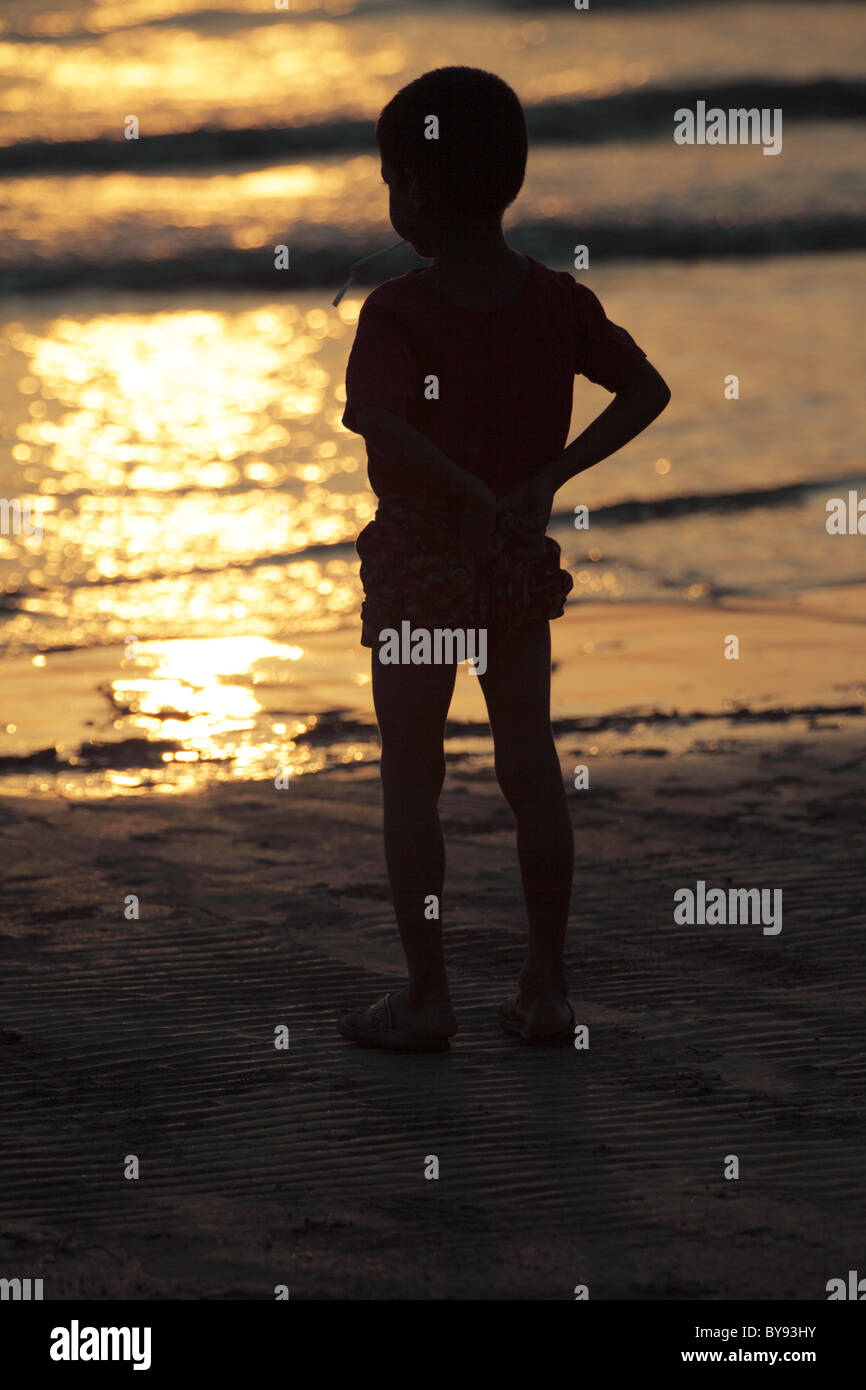 Boy in sunset hi-res stock photography and images - Alamy
