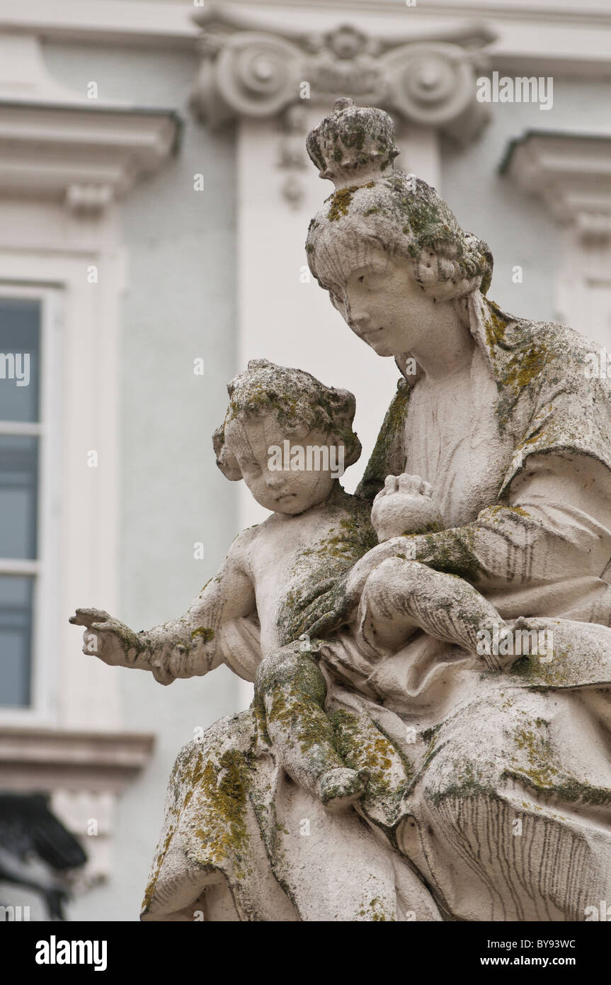 Statue of mother and child germany hi-res stock photography and images ...