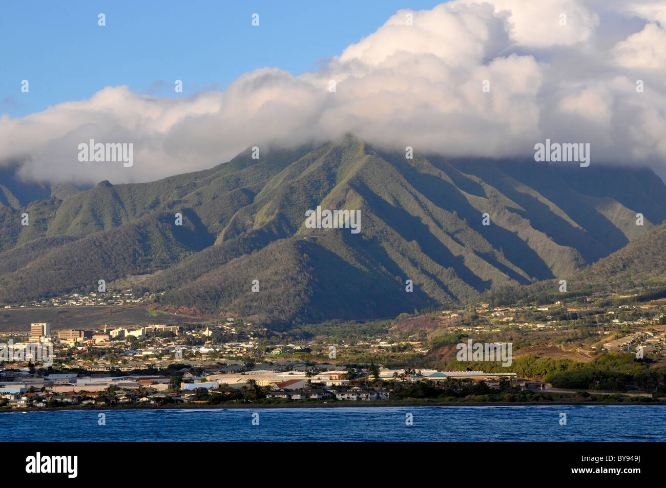 Cruise ship in maui hi-res stock photography and images - Alamy