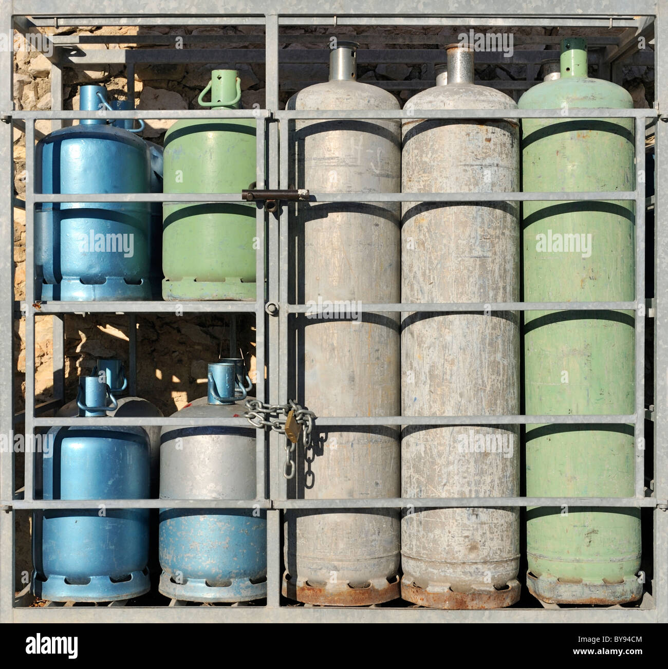 Gas cylinder rack hi-res stock photography and images - Alamy