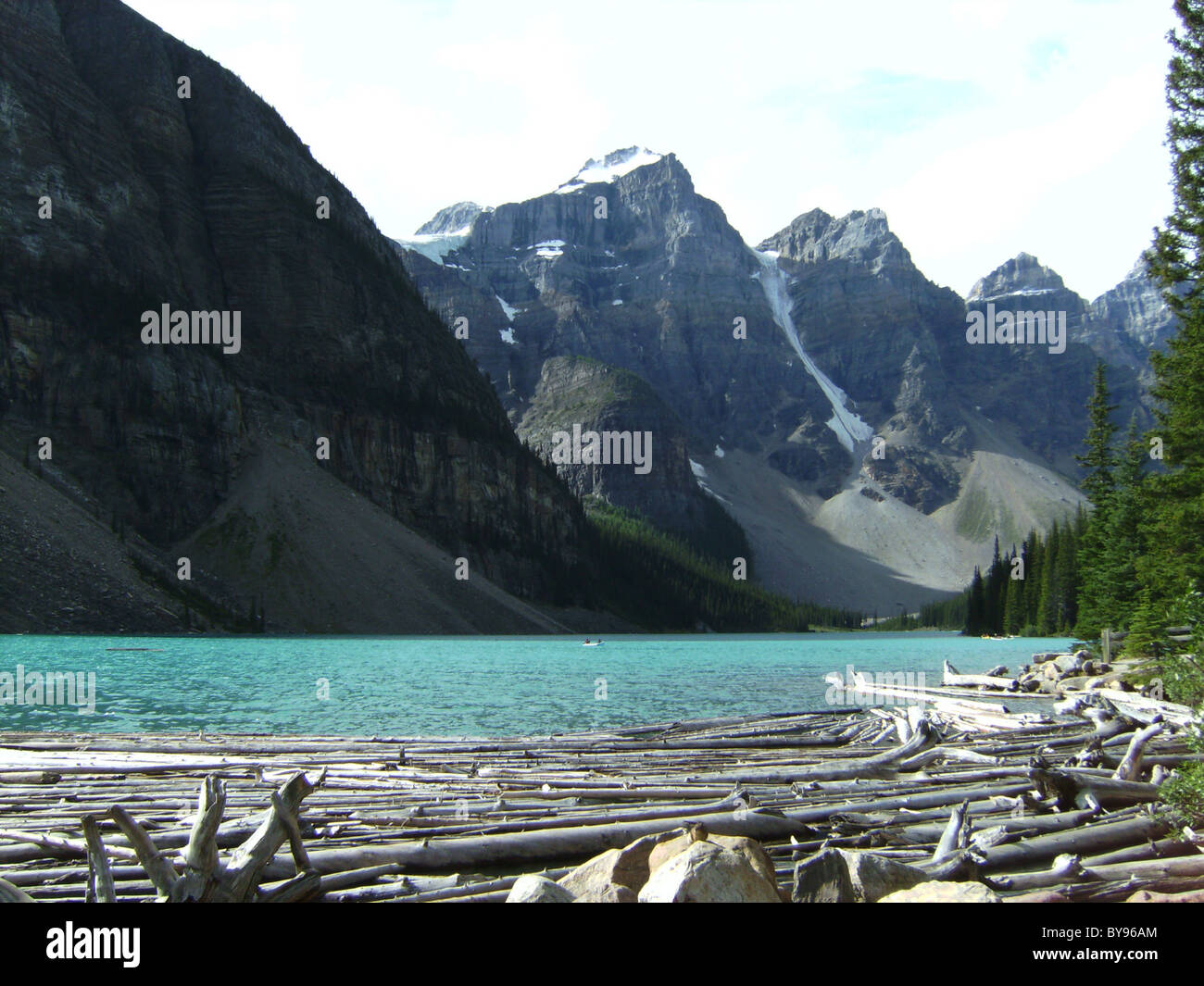 Moraine Lake log jam Stock Photo - Alamy