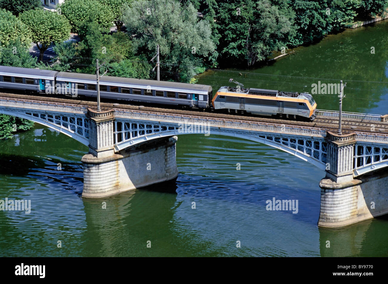 Bridge across river lot hi-res stock photography and images - Alamy