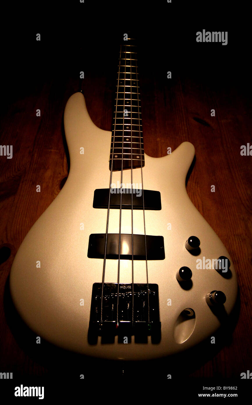 body of a bass guitar nicely lit Stock Photo - Alamy