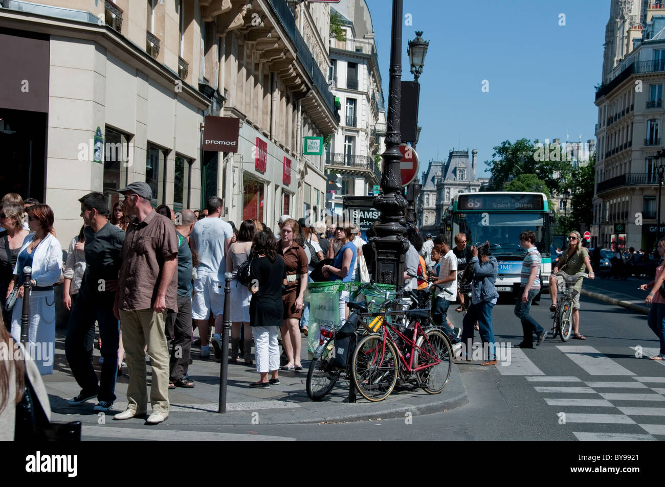 Paris, France, Crowd Walking, Scene of People Shopping, on Rue de ...