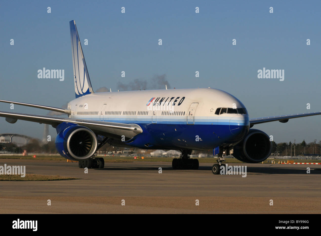 United Airlines 777 Stock Photos & United Airlines 777 Stock Images - Alamy