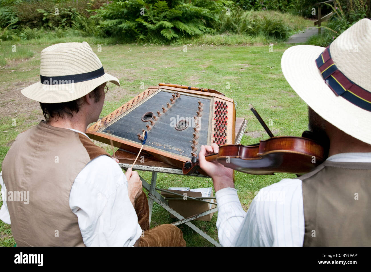Hammered dulcimer hi-res stock photography and images - Alamy
