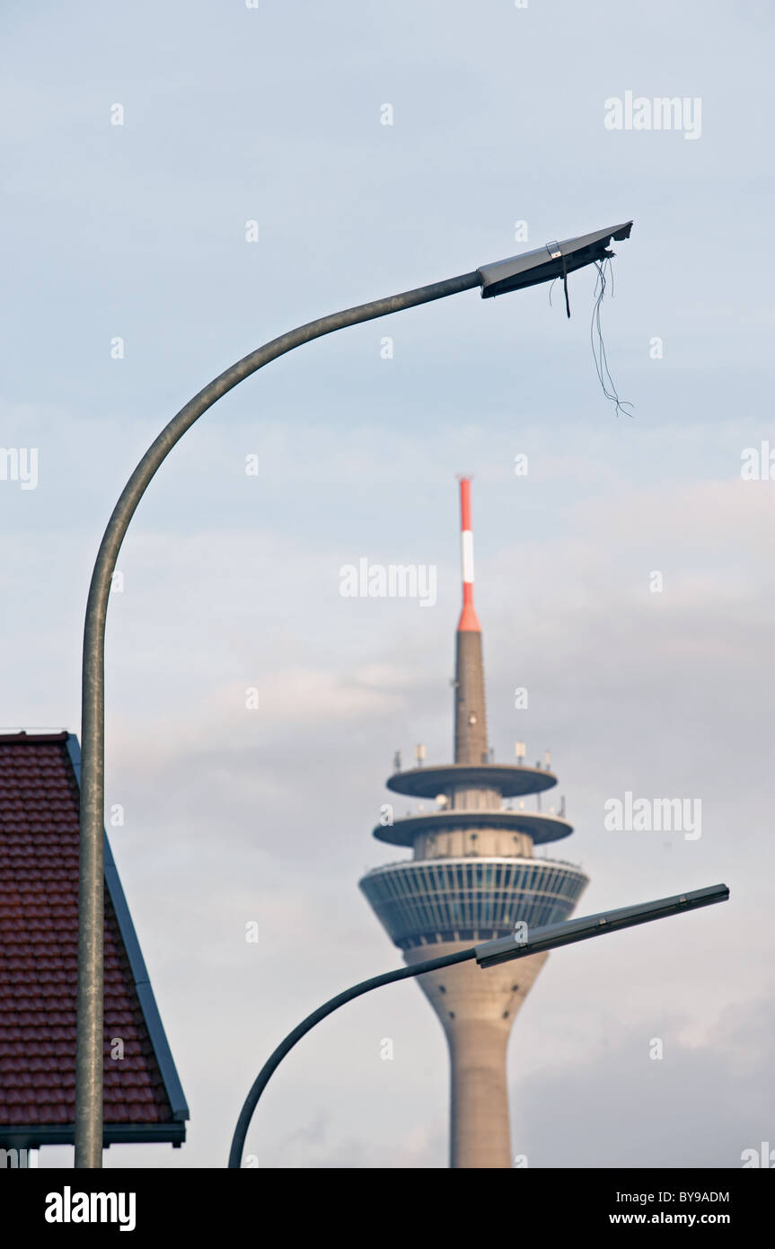 Damaged street light Stock Photo - Alamy