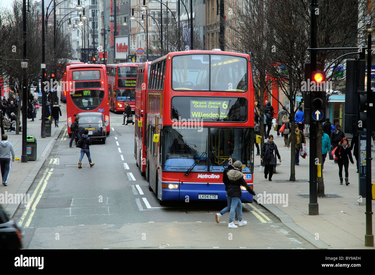 Metroline buses hi-res stock photography and images - Alamy