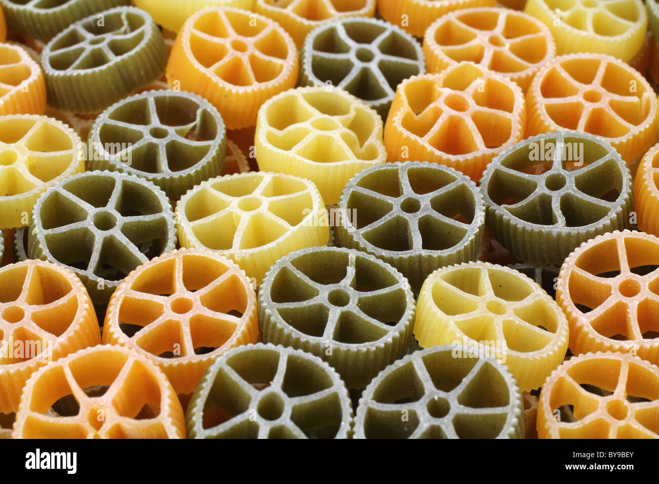 Wagon wheel pasta Stock Photo - Alamy