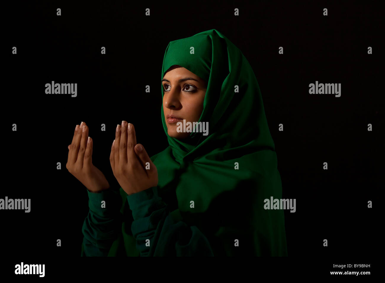 A Muslim woman praying Stock Photo - Alamy